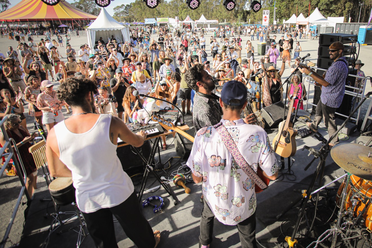 Shmoné performing live | Esperance Weekender